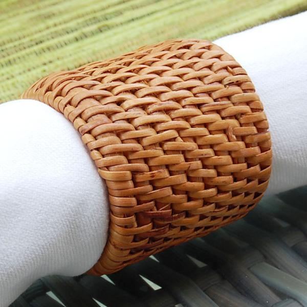 ■サイズ(cm):約 W 3.5 x D 3.5 x H 3.5〜4.0(リング穴：約3.3cm)※天然素材かつハンドメイド品のため多少サイズは前後します。■素材：アタ■クオリティ：スタンダードクオリティ■原産国：インドネシア・バリ島■ご注...