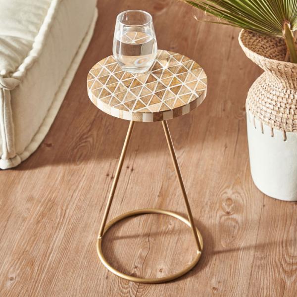 ■サイズ(cm)約 W 20.3 × D 20.3 × H 38.1※多少サイズは前後します。■重量約 1.25 kg■素材ウッドチップ、レジン、MDF、アイアン■生産国インド■ご注意※ハンドメイドの為ラフな作りとなっています。天板が完全に...