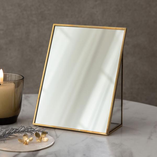 ■サイズ(cm):約 W13.5 × D7 × H18※多少サイズは前後します。■重さ：約300g■素材：ガラス、真鍮、ミラー■生産国：中国■ご注意：※ハンドメイドのため、商品によって若干の個体差や歪み等が見られる場合がございます。※溶接部...