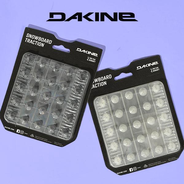 DAKINE（ダカイン）SPIKE STOMP BE232976 BE232-976ゲレンデでのリフトの乗り継ぎやスケーティングの際に 後ろ足を安定させる為 の滑り止め。クールなロゴデザインで、どんなスノーボードにも合うデッキパッドです。成...