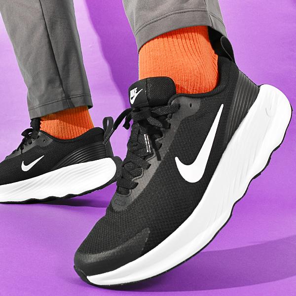 NIKE ナイキ PROMINA プロミナ メンズ・紳士・男性ナイキ プロミナは、歩くたびに柔らかい履き心地を実感できるシューズ。 高さのあるフォームスタックと溝を刻んだロッキングチェア構造のアウトソールが優れたクッション性を発揮するため、...