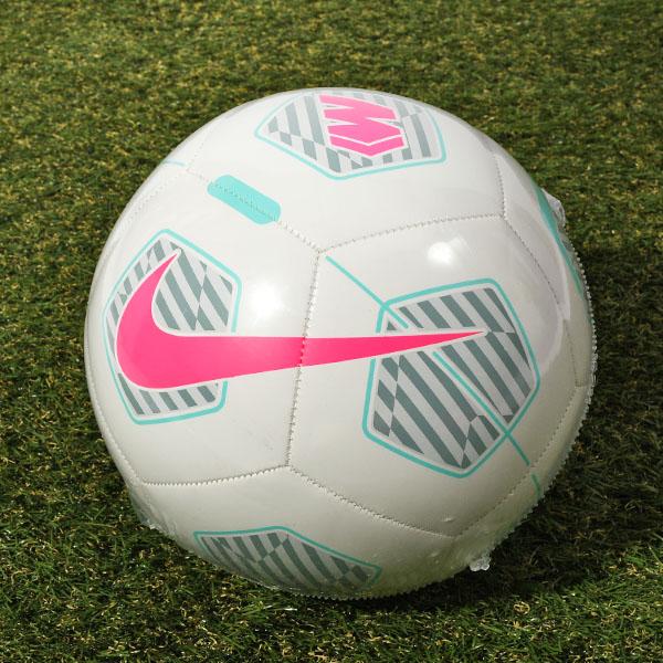 NIKE ナイキ NK MERC FADE-FA24ミシン縫いのケーシングで耐久性を強化し、長期間の使用にも対応。ナイキ マーキュリアル フェード ボールなら、何度でもゴールネットを揺らすことができます。ボールが正確に飛ぶ12パネルデザイン...