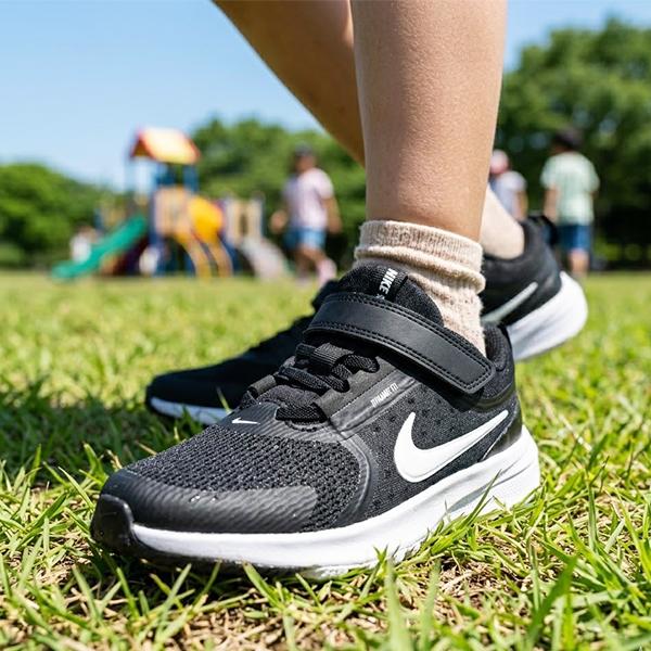 NIKE ナイキ スター ランナー 5 PSキッズ ジュニア 子ども 子供 男の子 女の子軽量で通気性に優れたNike スター ランナー 5は、走っている時も遊んでいる時も、キッズを夢心地にしてくれるシューズ。弾むようなクッショニングとしっ...