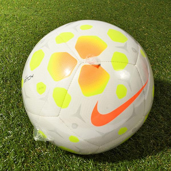 NIKE ナイキ ピッチナイキ ピッチ ボールは、初心者のトレーニングセッションやフットワークの強化に最適。12パネルデザインと耐久性に優れたケーシングにより、どれだけ練習に使っても安定した形状と耐久性が持続します。4号球ラバー60％、ポリ...