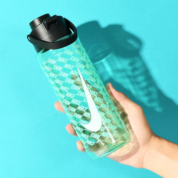 NIKE ナイキ TR リニューリチャージチャグ ボトル 24ozMOVE TO ZERO商品。飲みやすいツイストオフキャップ。持ち易いエルゴノミックデザイン。700MLPCT樹脂(トライタン)・ポリプロピレン・シリコン
