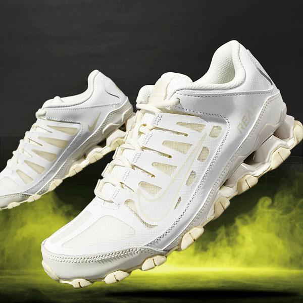 NIKE ナイキ REAX 8 TR リアックス 8 TRレディース・女性・婦人屋内で体を鍛えたいなら、努力あるのみ。その努力の効果を高めたいなら、ナイキ リアックス 8を選択。体を動かすたびに反発性抜群のReactXフォームがエネルギーを...
