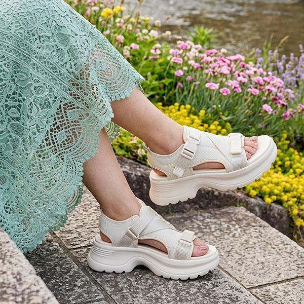 New Balance (ニューバランス) 258 v2 Sandal 婦人 女性【日本正規代理店品】トレンドの厚底デザインで、おしゃれと快適さを両立した女性向けサンダル「258 v2 Sandal」が新登場。Molded EVAミッドソー...