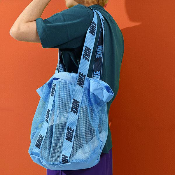 NIKE ナイキ メッシュトートプールバッグメンズ・レディース・男性・女性・男女兼用・ユニセックス・キッズ・ジュニア・子供軽量なメッシュ素材のトートバッグ。あらゆるスイムギアが収まるサイズ。バッグトップは巾着タイプになっていて、中の物が見え...