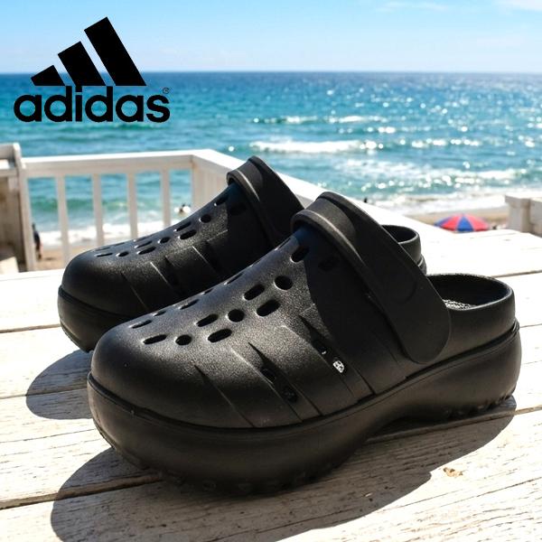 adidas (アディダス) ADILETTE CLOG PLATFORM W になります。メンズ・レディース・男性・女性・男女兼用・ユニセックス暖かい季節のリラックスタイムに活躍する、少し厚底のスリッポンサンダル。クラシックなアディレッタ...
