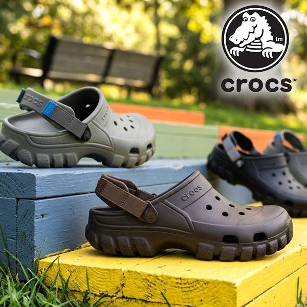 CROCS(クロックス)オフロード スポーツ クロッグ 紳士 男性 クロッグサンダルになります。オフロードでも、街中でも、冒険するならこのクロッグがぴったりです。「クロスライト」素材を使用し、クッション性があり履き心地抜群です。かかとには足...