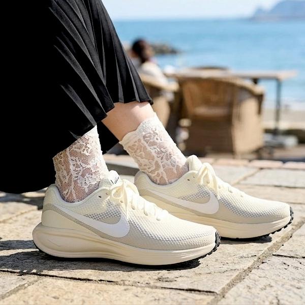 NIKE REVOLUTION 8 ナイキ レボリューション 8レディース・女性・婦人ナイキ レボリューション 8の快適な履き心地で、これからのランをリードしよう。ランニングの成功には、快適性が欠かせません。そこで、足を踏み出すたびにクッシ...