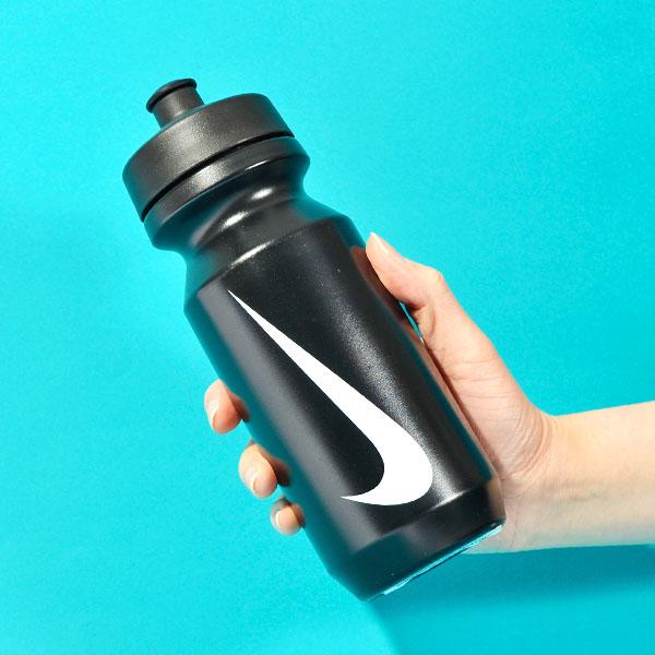 NIKE BIG-MOUTH BOTTLE ナイキ ビックマウス ボトル 2.0 22oz容量650ml。約0.6リットル。素早い水分補給が可能なスクイズボトル。プッシュブルの飲み口で簡単に開け閉めができる。BPAフリー。食洗器使用可能。ク...