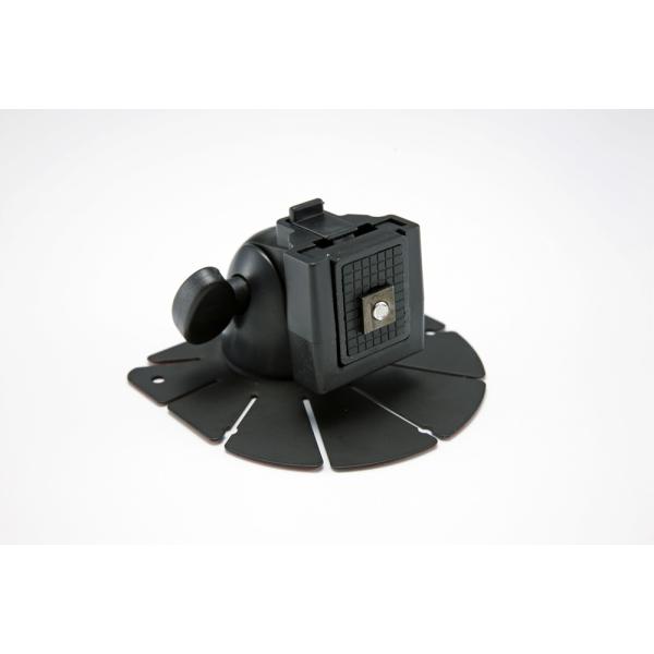 汎用のテレビ（ＴＶ）・モニター・ディスプレイ・カーナビ用の背面レール式の貼付タイプ車載用取付スタンドです写真２枚目のように、背面がスライドレールの取付方式になっているテレビ・モニター・カーナビ等で使用可能です背面スライドレールの溝の幅が６ｍ...