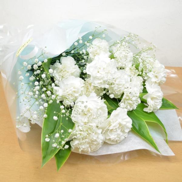 ・商品詳細：白のカーネーション20本、かすみ草を使用した花束です。・商品サイズ：高さ約70cm×横40cm・商品について：現在表示されております画像はイメージ画像となります。お花の入荷状況により大きさ、長さが異なる場合がございます。商品発送...