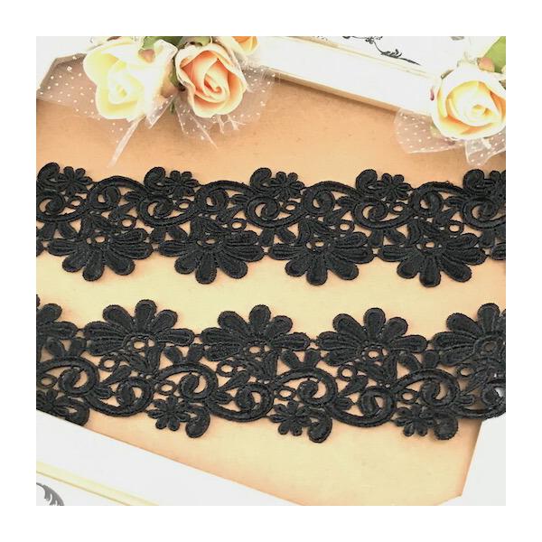 エレガントな花柄のケミカルレース・リボンになります。切り離してモチーフとしても使用ができます。チョーカー、コスプレ衣装、ドールのドレス、レオタード、バトントワリング、バレエの衣装、チュチュ、ハンドメイドや小物の制作などにお使いいただけます。...