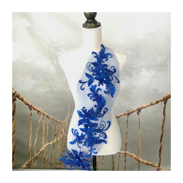 立体的な花とストーン付きのチュールモチーフです。新体操、社交ダンス、バトントワリング、レオタード、ベリーダンス、フィギュアスケート、バレエ衣装、服飾、ステージ衣装、ハンドメイド材料などにお使いいただけます。サイズ：H74cm W21cmカラ...