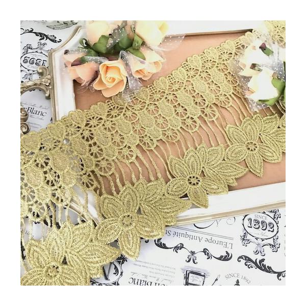 幅広のゴージャスな花柄の刺繍入りレースになります。ワンピース、新体操、社交ダンス、バトントワリング、レオタード、ベリーダンス、フィギュアスケート、バレエ衣装、ドレス、服飾、ステージ衣装、舞台衣装、ハンドメイド材料などにお使いいただけます。サ...