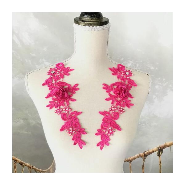 ストーンが付いた立体的なお花のモチーフレースです。新体操、社交ダンス、バトントワリング、レオタード、ベリーダンス、フィギュアスケート、バレエ、ドレス、ステージ衣装、ハンドメイド材料などにお使いいただけます。サイズ：H24cm W10cmカラ...