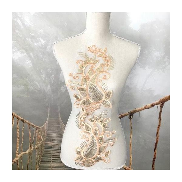 特大！チュール生地に素敵なリーフ模様の刺繍とゴールドのスパンコールを施したモチーフになります。お好みで切り離してストーンやビーズなどを加えて、自由なデザインができます。社交ダンス、バトントワリング、レオタード、ベリーダンス、フィギュアスケー...