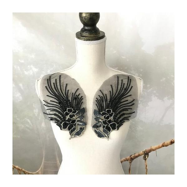 ビーズとラインストーン付きでとても高級感のある刺繍チュールのモチーフです。いろいろカットして自由デザインができます。新体操、社交ダンス、バトントワリング、レオタード、ベリーダンス、フィギュアスケート、バレエ、ドレス、ステージ衣装、ハンドメイ...