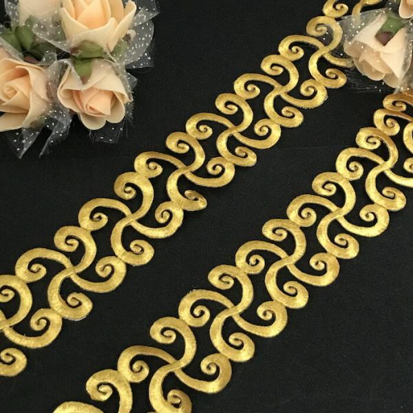 エレガントなゴールドの刺繍ワッペンモチーフブレードです。切り離してモチーフとしても使用ができます。新体操、社交ダンス、バトントワリング、レオタード、ベリーダンス、フィギュアスケート、バレエ、ドレス、ステージ衣装、ハンドメイド材料などにお使い...