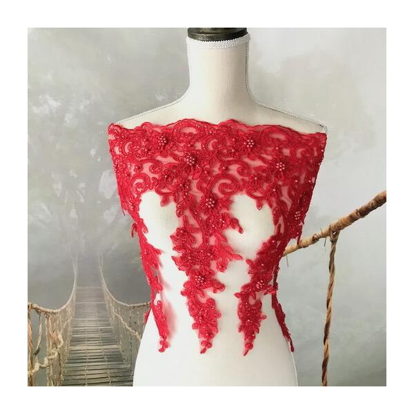 ゴージャスな幅広いレッドの花柄の刺繍チュールレースになります。ビーズとスパンコール付きでゴージャスな雰囲気です。切り離してモチーフとしても使用ができます。ウエディングドレス、衣装、バトントワリング、レオタード、ベリーダンス、フィギュアスケー...