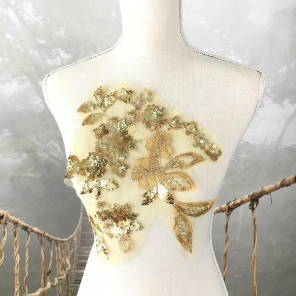 スパンコール付きの衣装用チュールモチーフです。ステージ衣装、コスチューム、新体操、社交ダンス、バトントワリング、レオタード、ベリーダンス、チアダンス、フィギュアスケート、バレエ、ドレスなどにおすすめです。サイズ：H31cm　W23cmカラー...