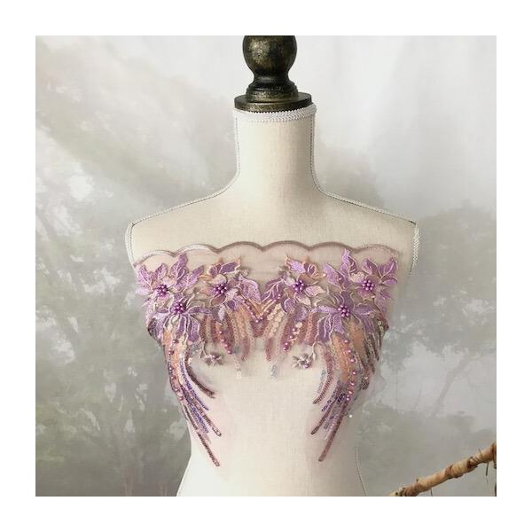 ビーズとスパンコール付き花柄のチュールモチーフです。新体操、社交ダンス、バトントワリング、レオタード、ベリーダンス、フィギュアスケート、バレエ、ドレス、ステージ衣装、ハンドメイド材料などにお使いいただけます。サイズ：H31m W27cmカラ...