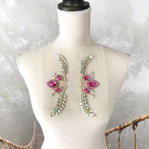 チュール生地がベースの、とても豪華なラインストーンモチーフのペアセットです。新体操、社交ダンス、バトントワリング、レオタード、ベリーダンス、フィギュアスケート、バレエ衣装、ドレス、服飾、ステージ衣装、手作り制作などにお使いいただけます。サイ...