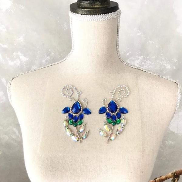 チュール生地がベースの、とても豪華なラインストーンモチーフセットです。新体操、社交ダンス、バトントワリング、レオタード、ベリーダンス、フィギュアスケート、バレエ衣装、ドレス、服飾、ステージ衣装、手作り制作などにお使いいただけます。サイズ：H...