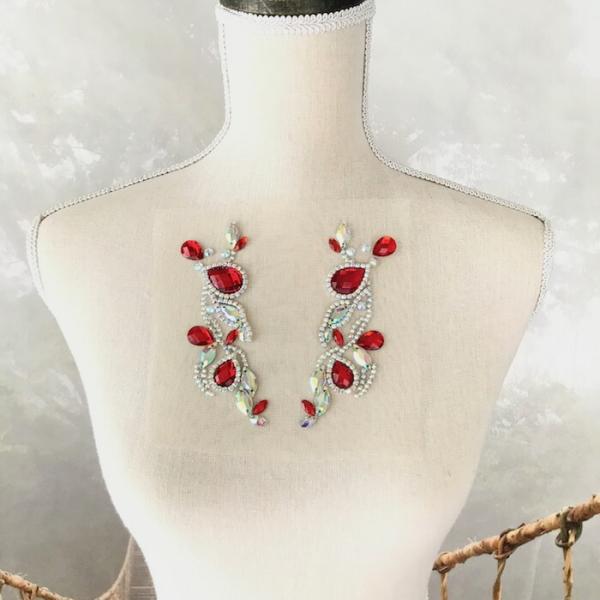 チュール生地がベースの、とても豪華なラインストーンモチーフです。新体操、社交ダンス、バトントワリング、レオタード、ベリーダンス、フィギュアスケート、バレエ衣装、ドレス、服飾、ステージ衣装、手作り制作などにお使いいただけます。サイズ：H14c...