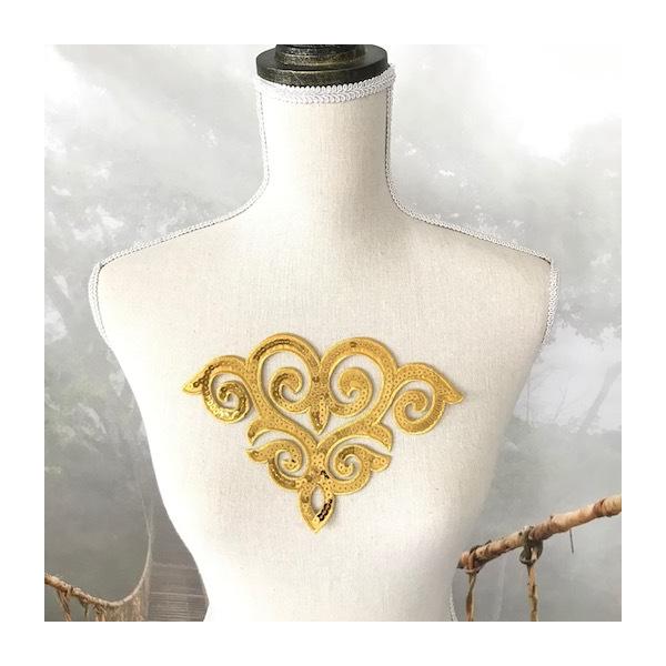 スパンコール付きアイロン接着できるモチーフです。シンプルなドレス、レオタード、アイススケート、チアダンス等の衣装、バトントワリング、フィギュアスケート、バレエ衣装、ステージ衣装、ハンドメイド制作などにお使いいただけます。サイズ：H20cm ...