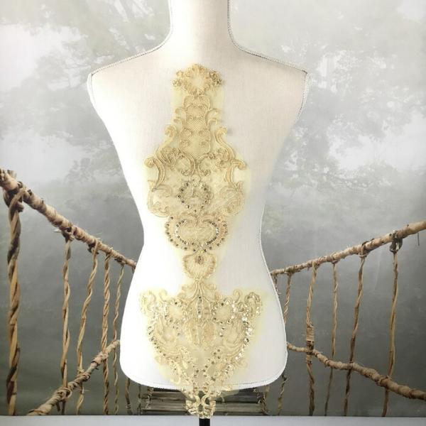 スパンコール付きの衣装用チュールモチーフです。ステージ衣装、コスチューム、新体操、社交ダンス、バトントワリング、レオタード、ベリーダンス、チアダンス、フィギュアスケート、バレエ、ドレスなどにおすすめです。サイズ：H63cm　W22cmカラー...