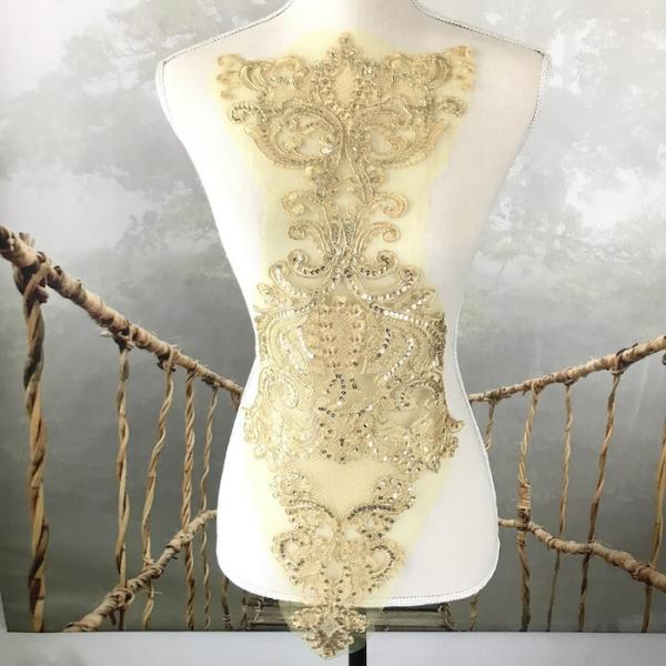 スパンコール付きの衣装用チュールモチーフです。ステージ衣装、コスチューム、新体操、社交ダンス、バトントワリング、レオタード、ベリーダンス、チアダンス、フィギュアスケート、バレエ、ドレスなどにおすすめです。サイズ：H62cm　W27cmカラー...