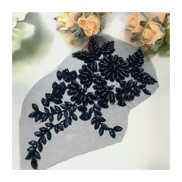 ビーズをたくさん施したお花の刺繍レースモチーフです。お花の部分もスパンコールとビーズ付きです。ワンピース、新体操、社交ダンス、バトントワリング、レオタード、ベリーダンス、フィギュアスケート、バレエ衣装、ドレス、服飾、ステージ衣装、舞台衣装、...