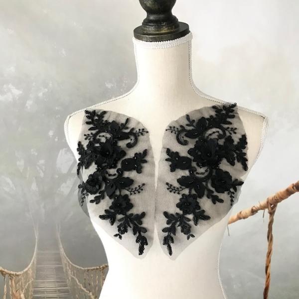 チュールにビーズと立体的な花を施した装飾用モチーフです。ワンピース、新体操、社交ダンス、バトントワリング、レオタード、ベリーダンス、フィギュアスケート、バレエ衣装、ドレス、服飾、ステージ衣装、舞台衣装、ハンドメイド材料などにお使いいただけま...