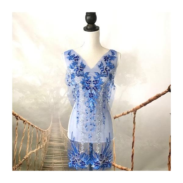 チュールにたくさんのビーズを施した花模様の衣装用モチーフです。装飾付きなので、このまま衣装に縫い付けてお使いいただけます。ビースやラインストーンを付けるのが苦手な方にも便利です。いろいろカットして自由デザインができます。新体操、社交ダンス、...