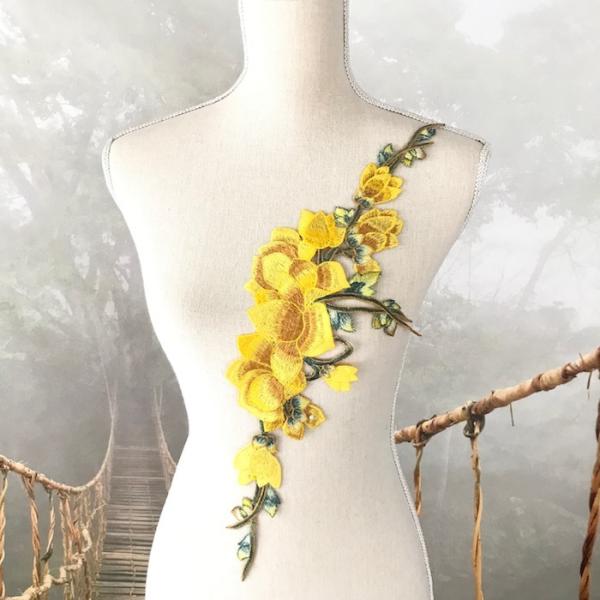 イエロー系の花模様のモチーフレースになります。ワンピース、新体操、社交ダンス、バトントワリング、レオタード、ベリーダンス、フィギュアスケート、バレエ衣装、ドレス、服飾、ステージ衣装、舞台衣装、ハンドメイド材料などにお使いいただけます。サイズ...