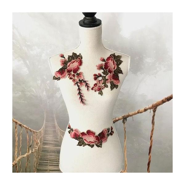 カラフルなバラの3点モチーフセットになります。落ち着いた雰囲気でオシャレな装飾になります。ヘア飾り、社交ダンス、バトントワリング、レオタード、ベリーダンス、フィギュアスケート、バレエ、ドレス、ステージ衣装、ハンドメイド材料などにオススメです...