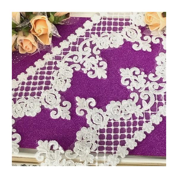 花柄の幅広いチュールレースになります。衣装、コスチューム、ワンピースの装飾、ハンドメイドの製作、洋服にポイントなどにお使いいただけます。サイズ：W10cmカラー：オフホワイト長さ：1ヤード（約90cm）