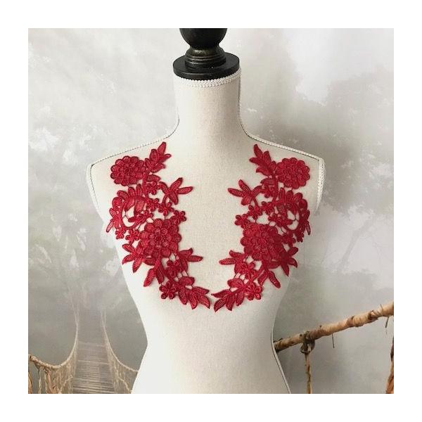 エレガントなお花のモチーフセットになります。新体操、社交ダンス、バトントワリング、レオタード、ベリーダンス、フィギュアスケート、バレエ、ドレスなどに縫い付けるだけでワンポイントアクセントとして個性的な仕上がりになります。サイズ：H26cm ...