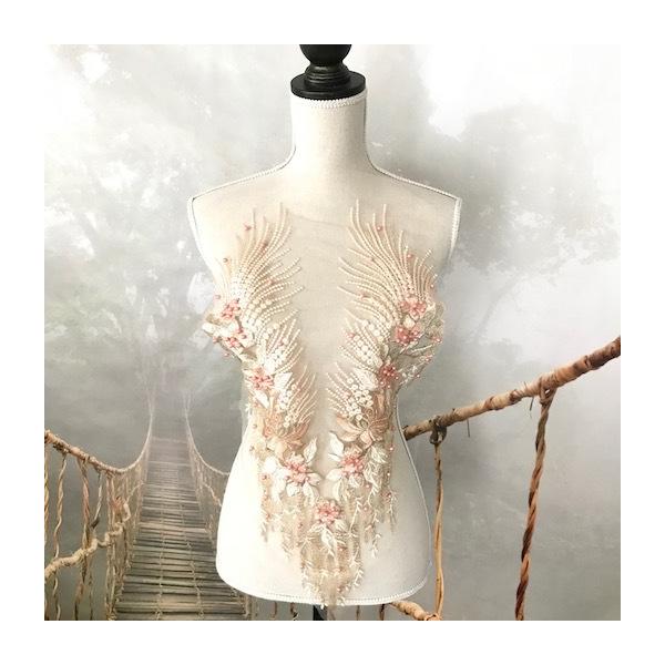 ビーズとラインストーン付きでとても高級感のある花模様の刺繍チュールモチーフです。いろいろカットして自由デザインができます。社交ダンス、バトントワリング、レオタード、ベリーダンス、フィギュアスケート、バレエ、ドレス、ステージ衣装手作り材料など...