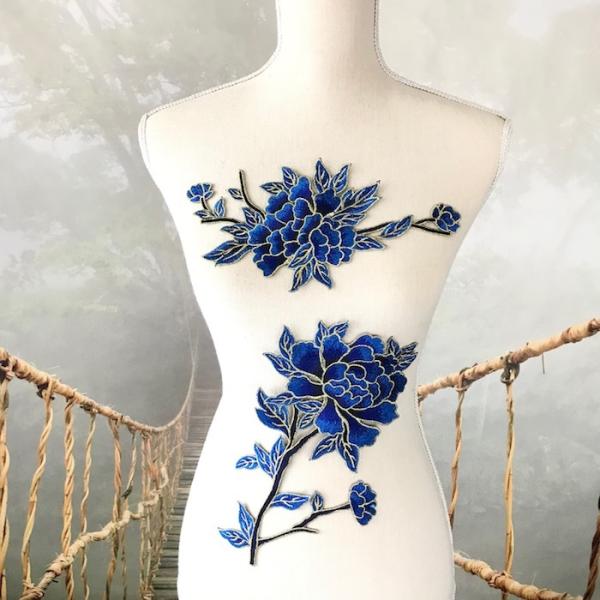 ブルー系のゴールド刺繍入りバラのモチーフセットになります。ワンピース、新体操、社交ダンス、バトントワリング、レオタード、ベリーダンス、フィギュアスケート、バレエ衣装、ドレス、服飾、ステージ衣装、舞台衣装、ハンドメイド材料などにお使いいただけ...