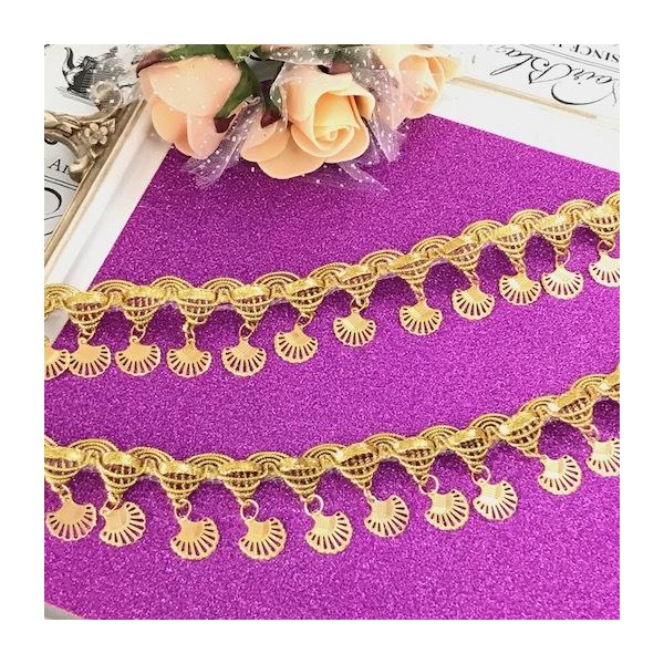 シェル形のゴールドブレードのメッキのチェーン素材レースになります。衣装、 手作り小物、ダンスコスチューム、手作り制作、新体操、社交ダンス、バトントワリング、レオタード、ベリーダンス、フィギュアスケート、バレエ衣装、ドレス、ステージ衣装、ハン...