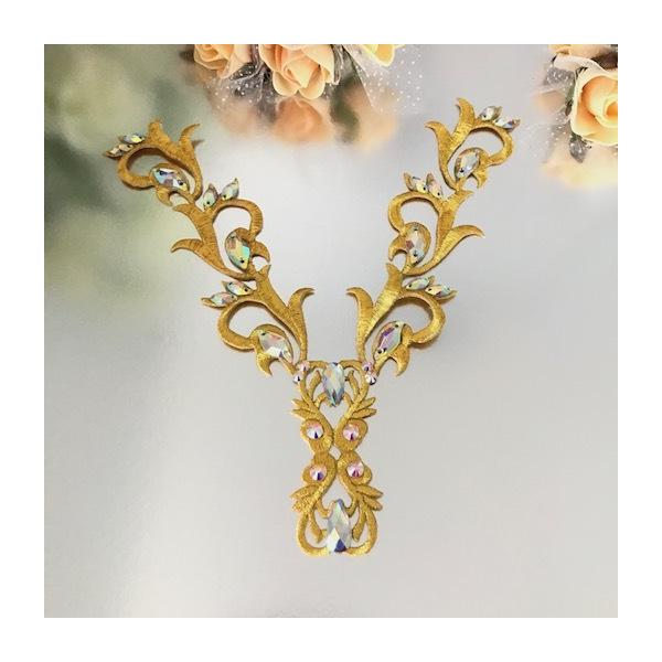 アイロン接着できるゴールドのラインストーン付きネックライン形のワッペンモチーフになります。新体操、社交ダンス、バトントワリング、レオタード、ベリーダンス、フィギュアスケート、バレエ衣装、ドレス、服飾、ステージ衣装、ハンドメイド材料などにお使...