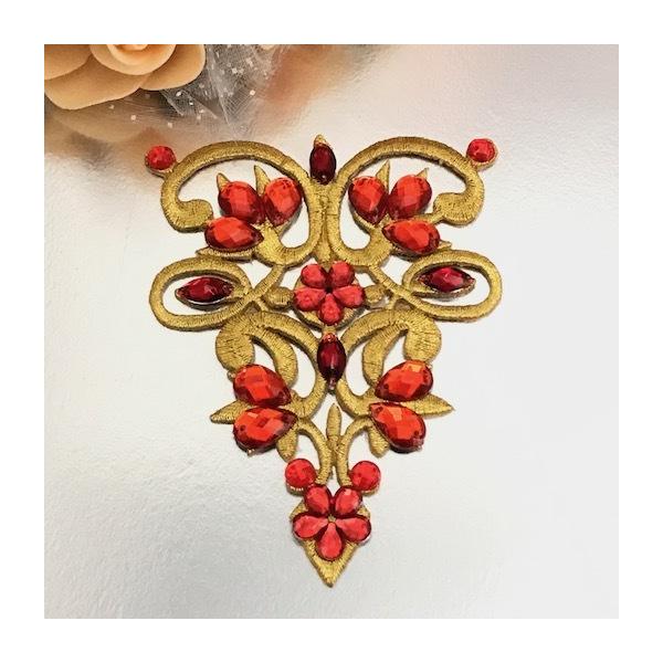 アイロン接着できるレッドのアクリルストーン付きモチーフになります。 新体操、社交ダンス、バトントワリング、レオタード、ベリーダンス、フィギュアスケート、バレエ、ドレス、ステージ衣装、ハンドメイド材料などにお使いいただけます。サイズ：H11c...