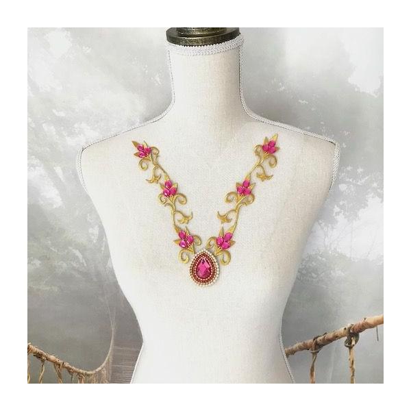 ストーンが美しく輝いています♪チュールにたくさんのラインストーンとゴールドのアップリケを施したネックラインモチーフになります。美しいラインできれいなシルエットを実現！ラインストーンを付けるのが苦手な方にも便利です。社交ダンス、ベリーダンス、...