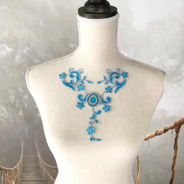 ブルー レオタード バトン モチーフ ネックライン ラインストーン ネックラインモチーフ ワッペン アイロン用 服飾 貼り付け 衣装 レオタードモチーフ バレエ衣装 新体操 バレエ衣装 舞台衣装 ステージ衣装 ダンス衣装 社交ダンス フィギア衣装