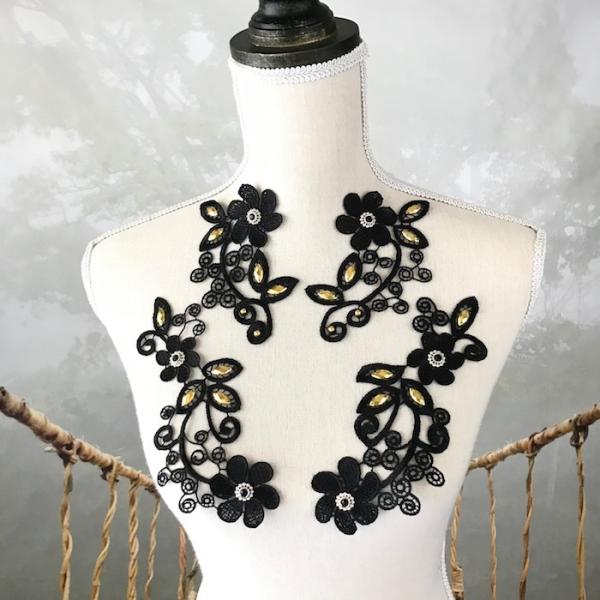 お花模様のストーン付きのモチーフレースセットになります。ワンピース、新体操、社交ダンス、バトントワリング、レオタード、ベリーダンス、フィギュアスケート、バレエ衣装、ドレス、服飾、ステージ衣装、舞台衣装、ハンドメイド材料などにお使いいただけま...