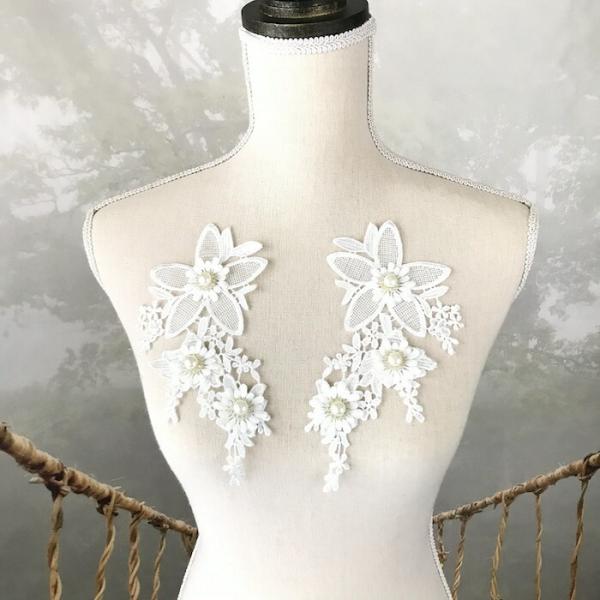 エレガントなパールビーズ付きのお花モチーフセットです。コスチューム、新体操、社交ダンス、バトントワリング、レオタード、ベリーダンス、フィギュアスケート、バレエ衣装、ドレス、服飾、ステージ衣装、舞台衣装、ワンピース、ハンドメイド材料などにお使...